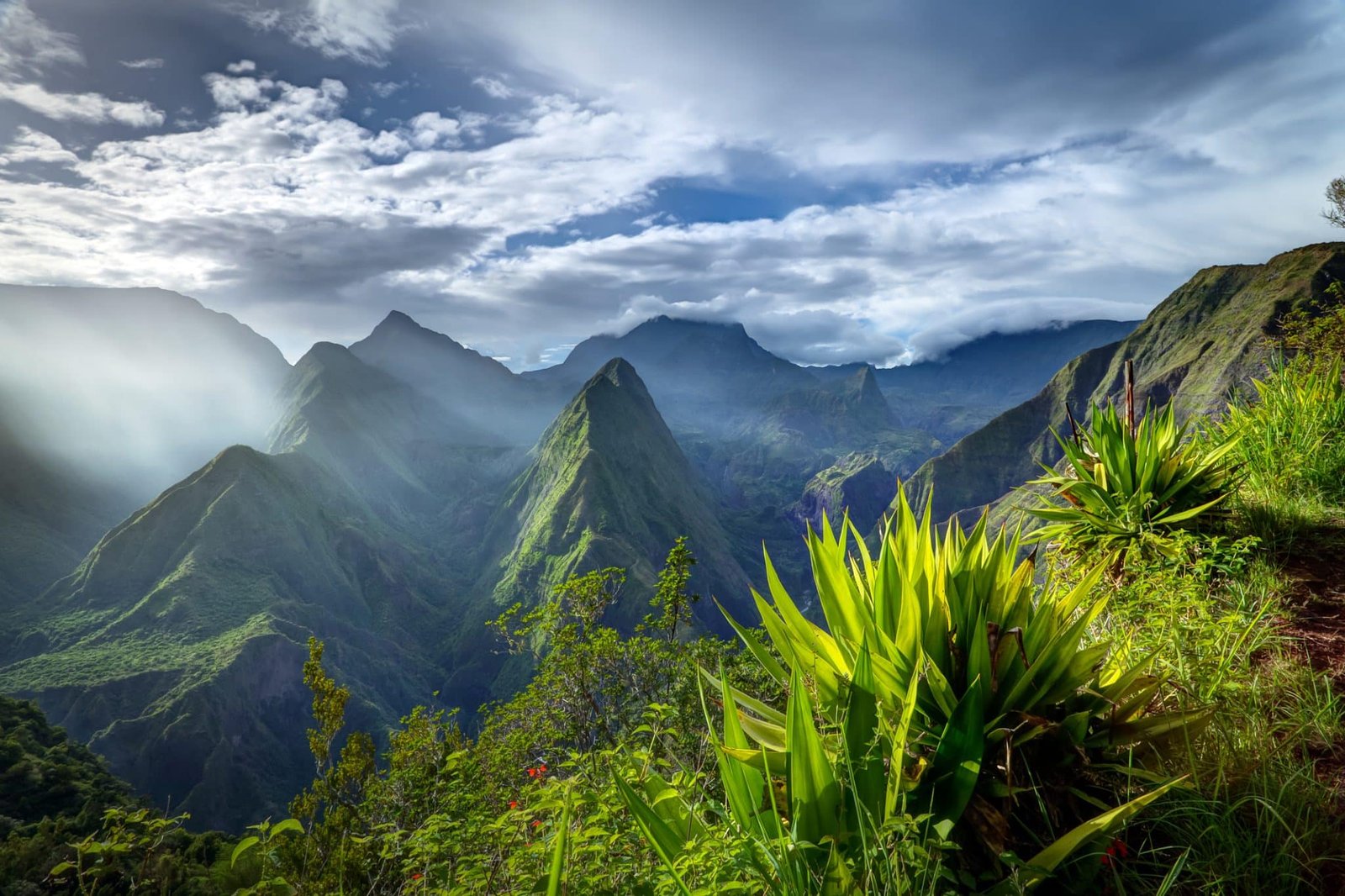 Mauritius vs Reunion: The Honest Comparison In 2023 You Need!