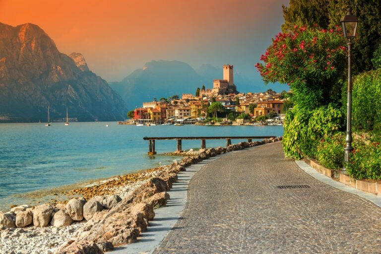 Lake Como vs Lake Garda: An Honest Comparison To Help You Choose!